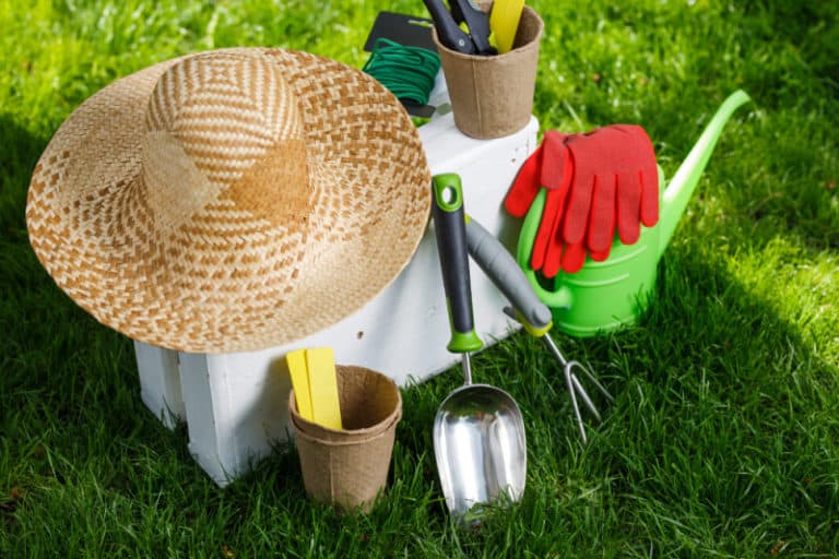 Gifts for a Gardener Mom | Confessions of an Overworked Mom