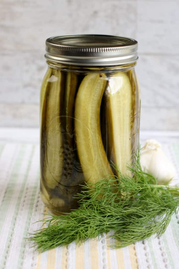 Homemade Garlic Dill Pickles | Confessions of an Overworked Mom